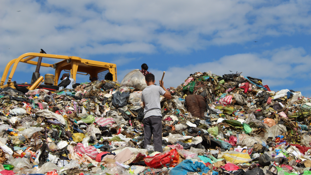 Learn: Communities in Garbage Dumps - International Samaritan